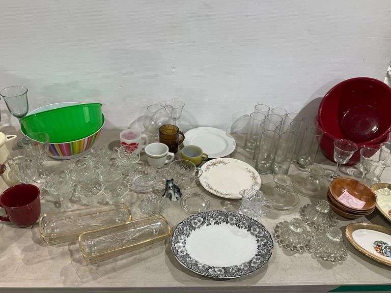 Two boxes: Tableware, Glassware, and Serveware Collection - Hash Auctions