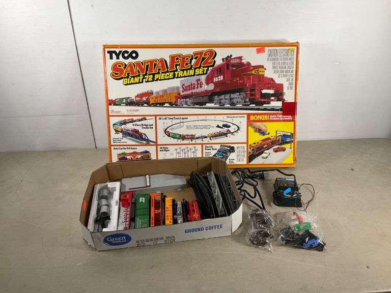 Tyco Santa Fe 72 HO Scale Electric Train Set with Original Box - Hash ...