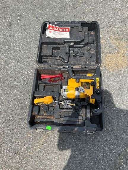 DeWALT DW073 Cordless Rotary Laser Level with Case and Accessories ...