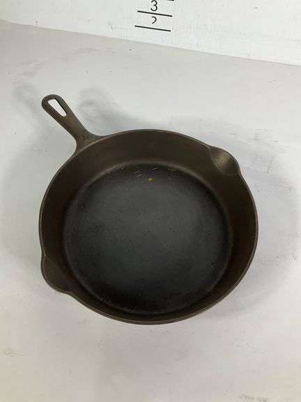 Griswold No. 7 Cast Iron Skillet, Erie PA - Hash Auctions