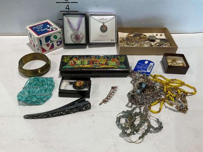 Jewelry, Trinkets, and Decorative Items in Box - Hash Auctions