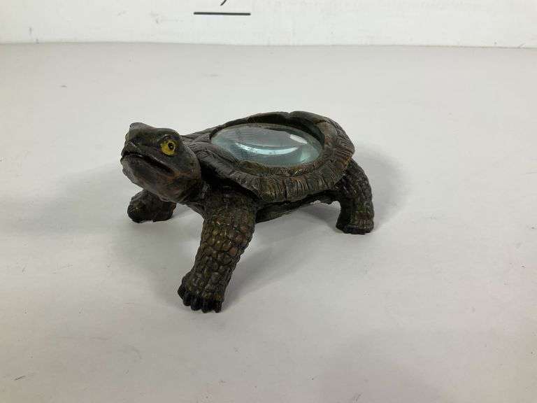 Turtle-Shaped Magnifying Glass Decorative Item - Hash Auctions