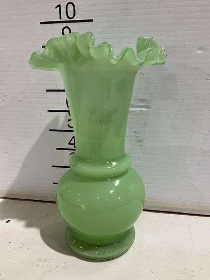 Green Jadeite Glass Vase With Ruffled Edge - Hash Auctions