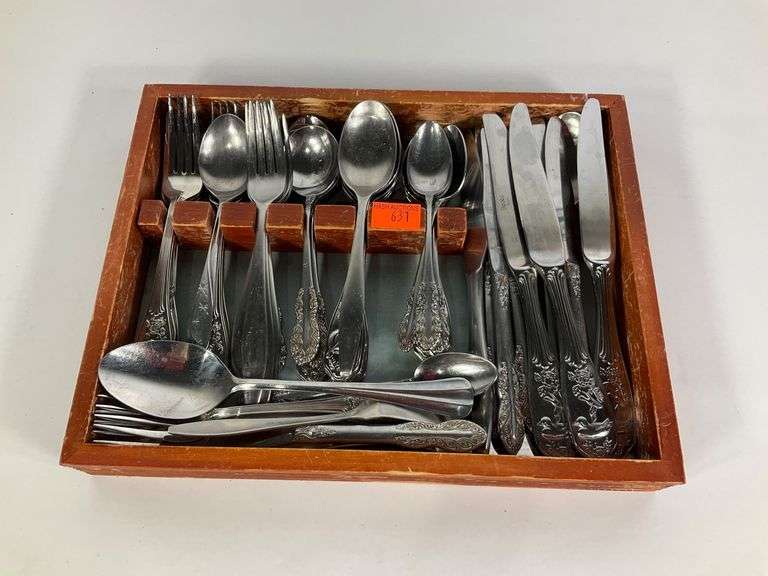 Oneida Stainless Steel Flatware Set with Wooden Storage Tray - Hash ...