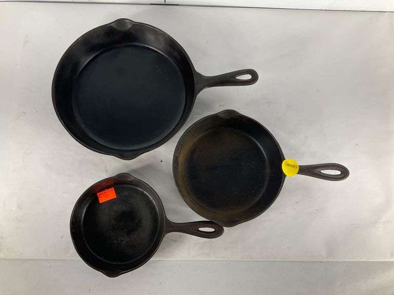 Set of Three Cast Iron Skillets with Pour Spouts - Hash Auctions