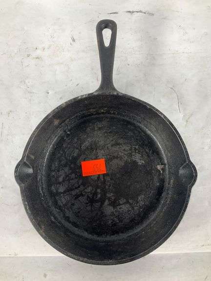 Cast Iron Skillet with Dual Pour Spouts and Loop Handle - Hash Auctions