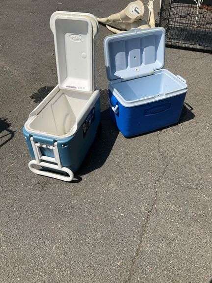 Lot of Two Portable Coolers With Handles and Lids - Hash Auctions