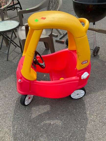 Little Tikes Cozy Coupe Red and Yellow Ride-On Toy Car - Hash Auctions
