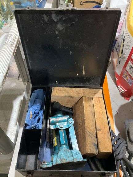 Sears 1 1/2 Ton Hydraulic Hand Jack With Metal Storage Box - Hash Auctions