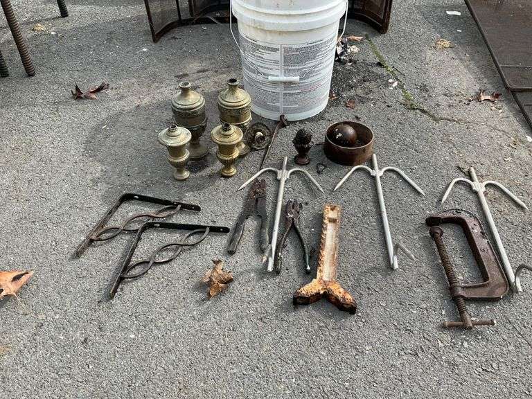 Miscellaneous Lot of Tools, Metal Fixtures, and Hardware Items - Hash ...