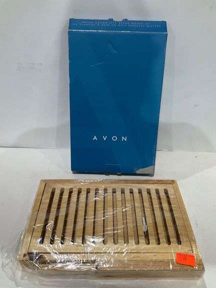 Avon Wood Crumbless Bread Set in Original Packaging - Hash Auctions