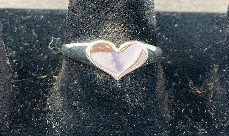 Sterling silver heart ring 1.68g size 8 - Hash Auctions
