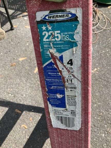 Werner 4-Foot Ladder with 225-Pound Weight Capacity - Hash Auctions