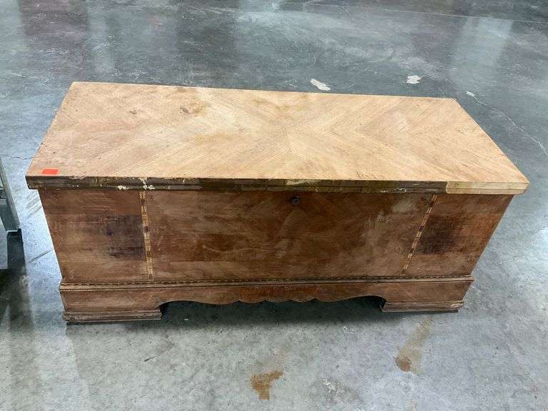 Cedar Hope Chest With Veneer Exterior and Hinged Lid, 47.5×18.5×20.5 ...