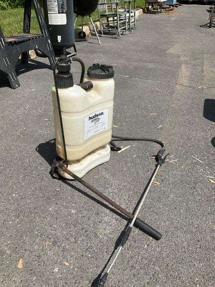 Hudson Suprema 4-Gallon Polyethylene Pump Action Sprayer - Hash Auctions