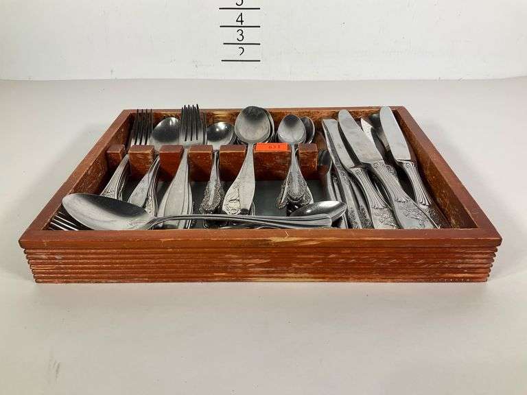 Oneida Stainless Steel Flatware Set with Wooden Storage Tray - Hash ...