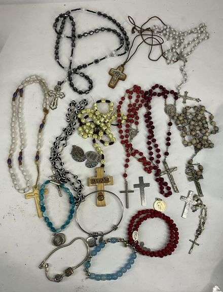 Rosary’s, religious pendants, and bracelets - Hash Auctions
