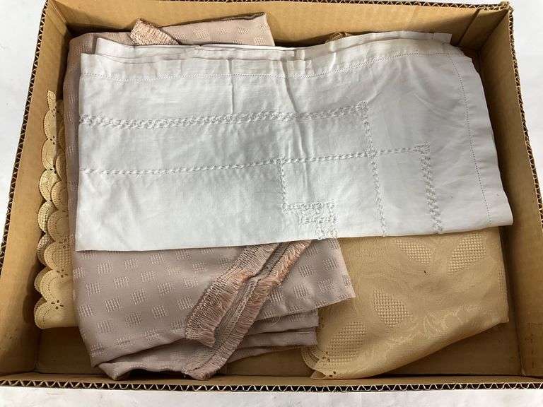 Linens Including Embroidered, Lace, and Textile Pieces - Hash Auctions
