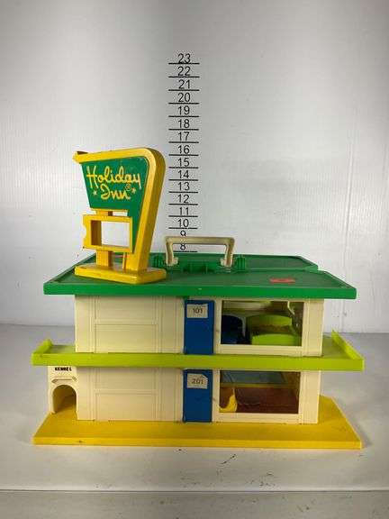 Plastic Holiday Inn Playset with Multicolored Details - Hash Auctions