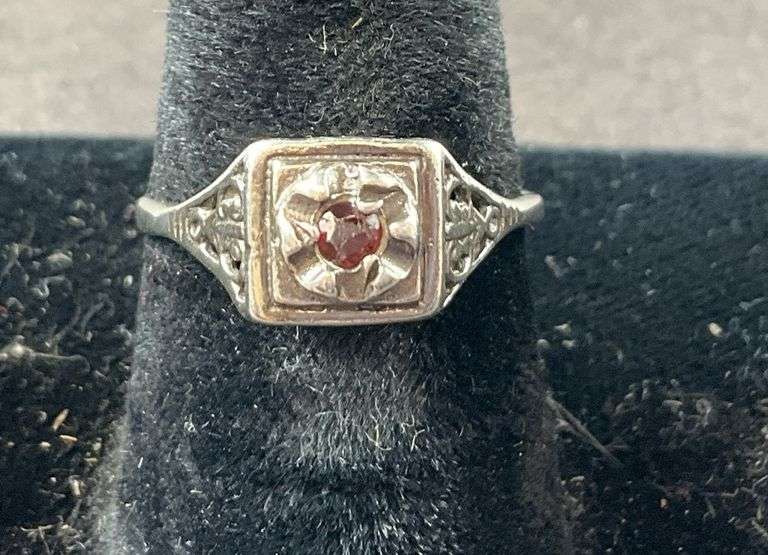 Vintage Garnet Ring 2 grams Sterling Silver size 6 - Hash Auctions