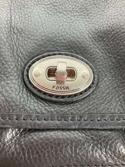 Fossil Black Leather Crossbody Bag with Turn Lock Closure - Hash Auctions