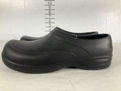 TredSafe EnduroPro Men’s Slip-Resistant Black Clogs, Size M11/W12 ...