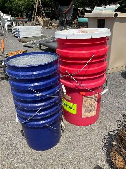 Nine Plastic Buckets in Blue and Pink - Hash Auctions