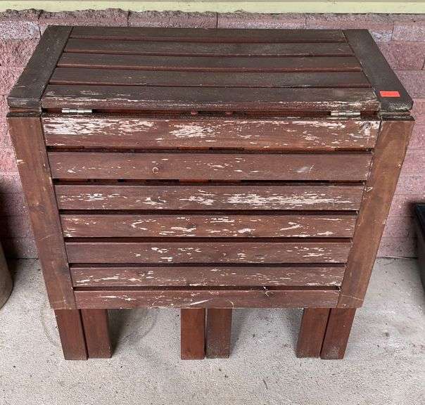 Expandable Slatted Wood Table with Folding Design - Hash Auctions