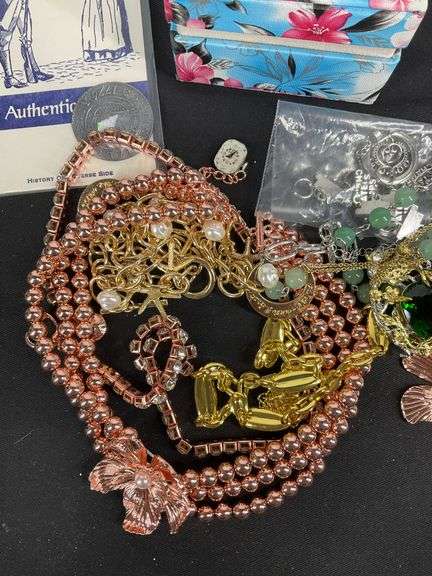 Costume jewelry - Hash Auctions