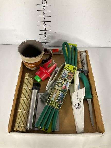 Kitchen and Gardening Tools with Souvenir Mug - Hash Auctions