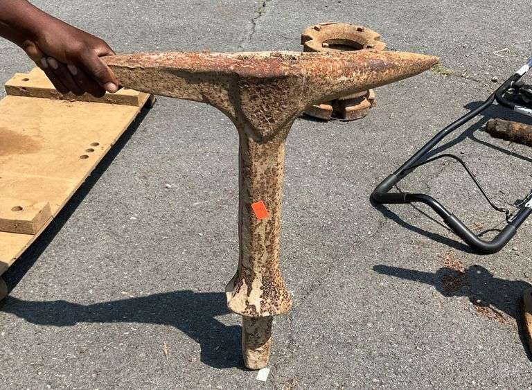 Professional Iron Anvil-Style Hardie Stake, Approx. 21” Point to Point ...