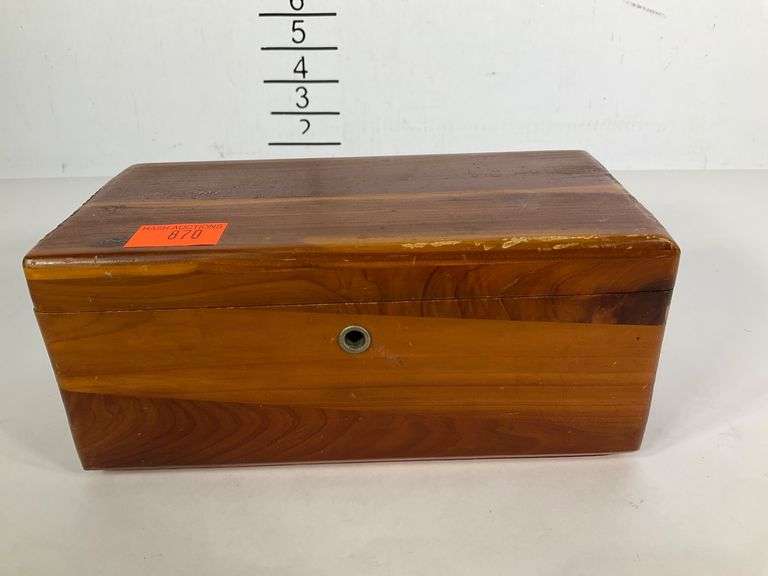 Lane Cedar Chest with Hinged Lid and Interior Branding - Hash Auctions