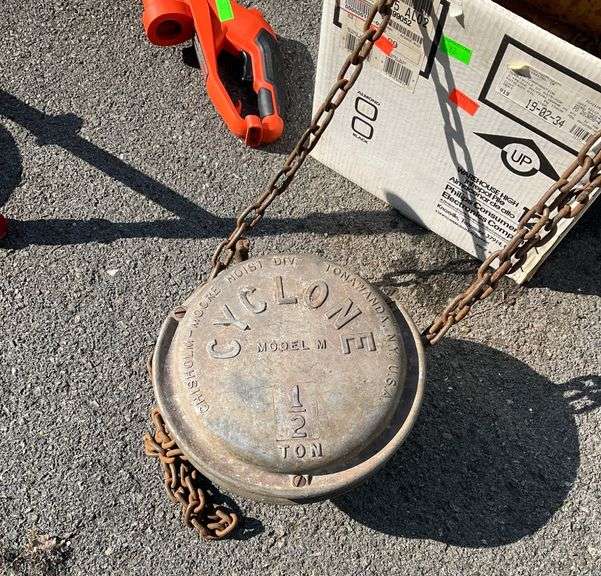 Cyclone Hoist, Model M, 1/2 Ton Weight Capacity - Hash Auctions
