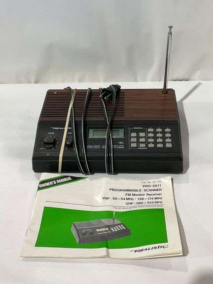 Realistic PRO-2011 Programmable Scanner Receiver with Antenna and ...