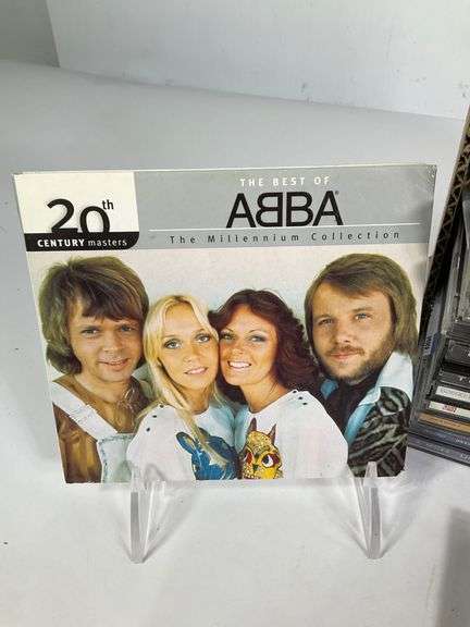 Compact Discs Including Various Artists and Albums - Hash Auctions