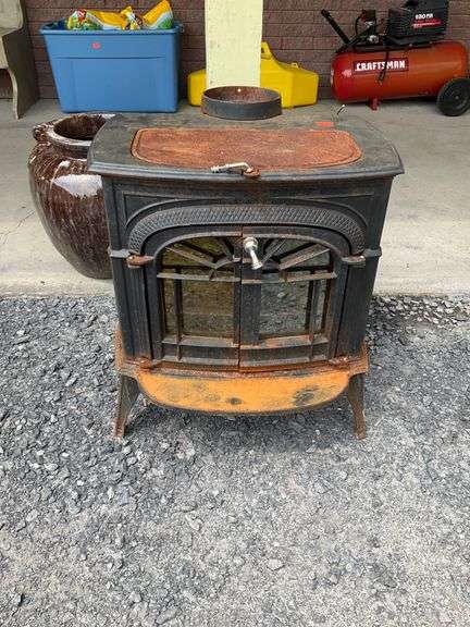 Warnock Hersey Intrepid II Model 1990 Cast Iron Wood Stove - Hash Auctions