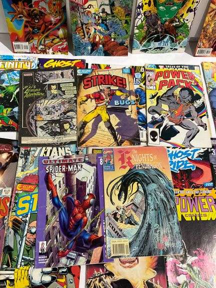 Comic Books Featuring Marvel and DC Titles - Hash Auctions
