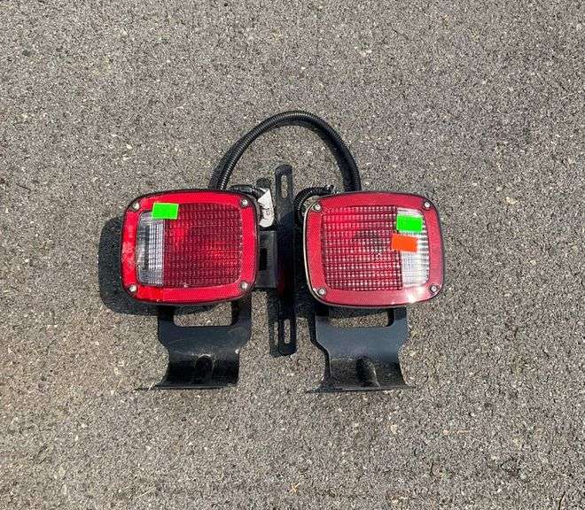Grote DOT 9130 and SAE AIRST 87 Red Tail Lights with Mounting Brackets ...