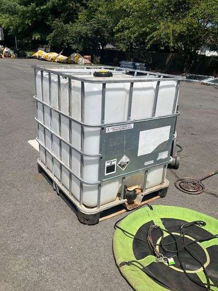 Caged Liquid Container with 250-Gallon Capacity - Hash Auctions