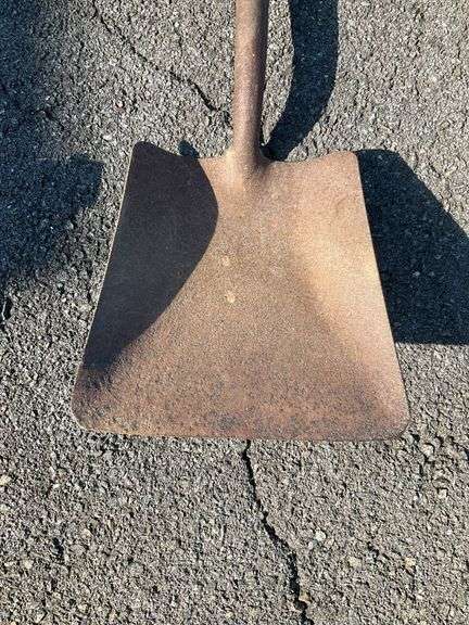 Metal Head Shovel with Wooden Handle and D-Grip - Hash Auctions