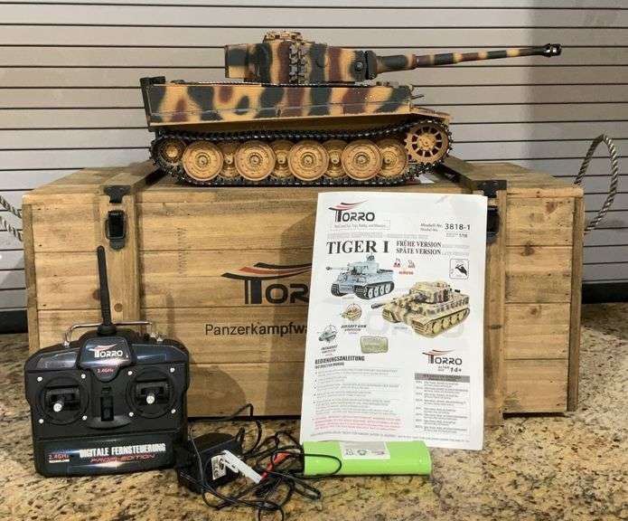 Torro Panzerkampfwagen VI Tiger 1 model 3818-1 remote control tank with remote, storage box ...