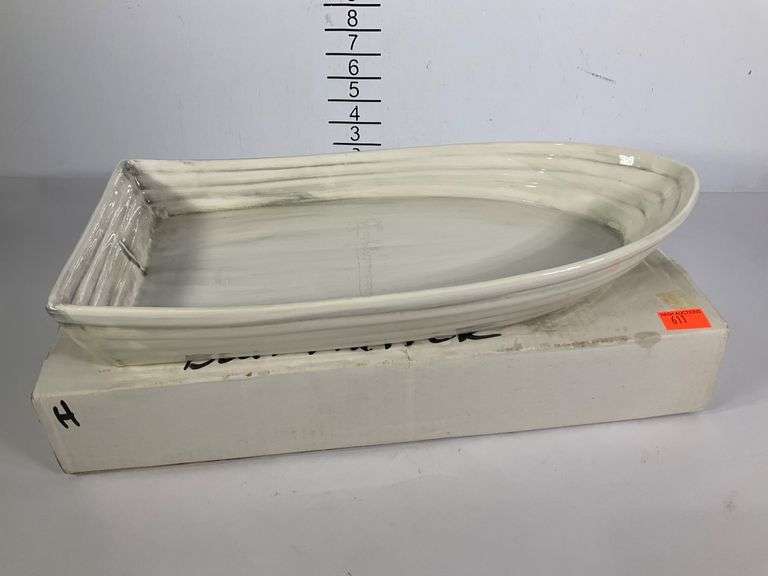 Beachcombers 2004 Ceramic Boat-Shaped Serving Dish - Hash Auctions