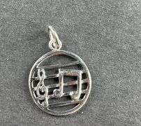 Sterling silver music note pendant - Hash Auctions