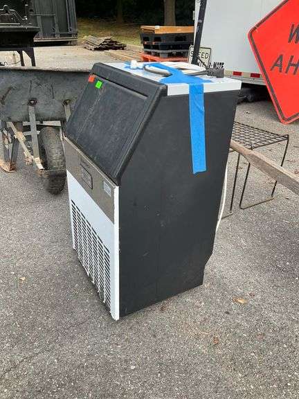 Euhomy Model IM-02 Ice Maker Machine with Digital Controls - Hash Auctions