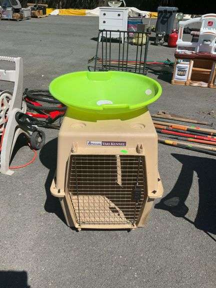 Petmate Pet Kennel large size, and a green poly disc sled. - Hash Auctions