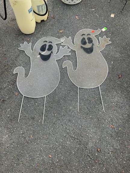 40-Inch Metal Ghost Holiday Yard Decorations - Hash Auctions