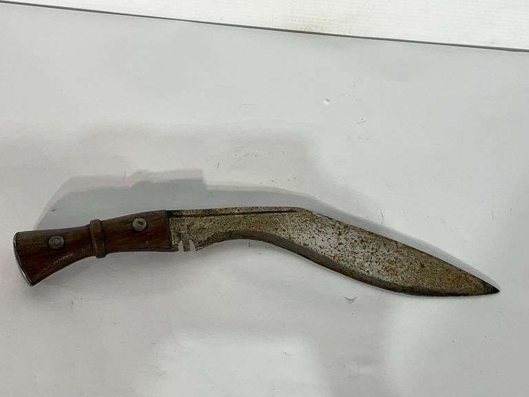 Kukri-Style Curved Blade Knife with Wooden Handle - Hash Auctions