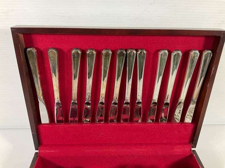 Silver-Plated Oneida Flatware Set with Storage Box and Assorted Serving ...