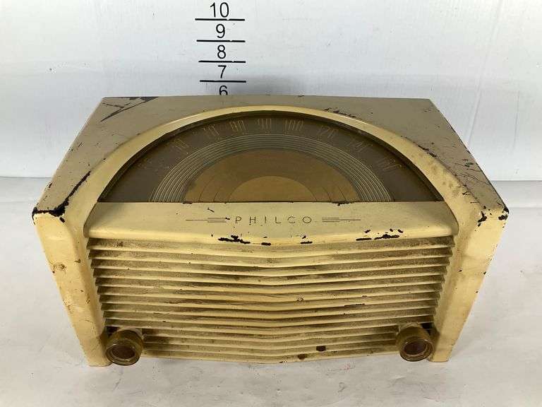 Philco Tabletop Radio with Tuning Dial and Knobs - Hash Auctions