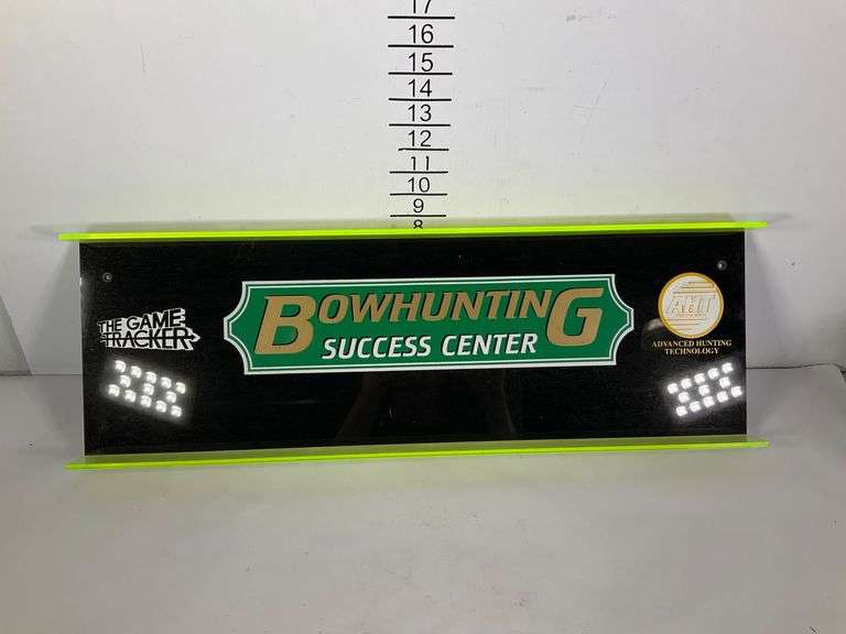 Bowhunting Success Center Sign with Green Trim - Hash Auctions